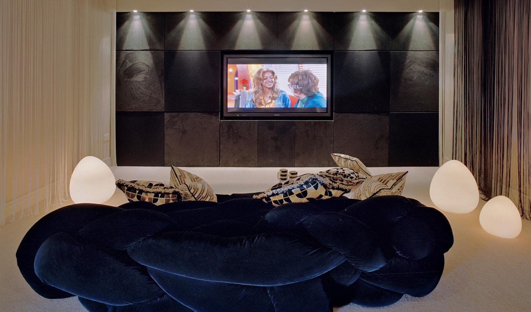 Luxury Cinema Room Designs | High End Theatre Interiors | René Dekker