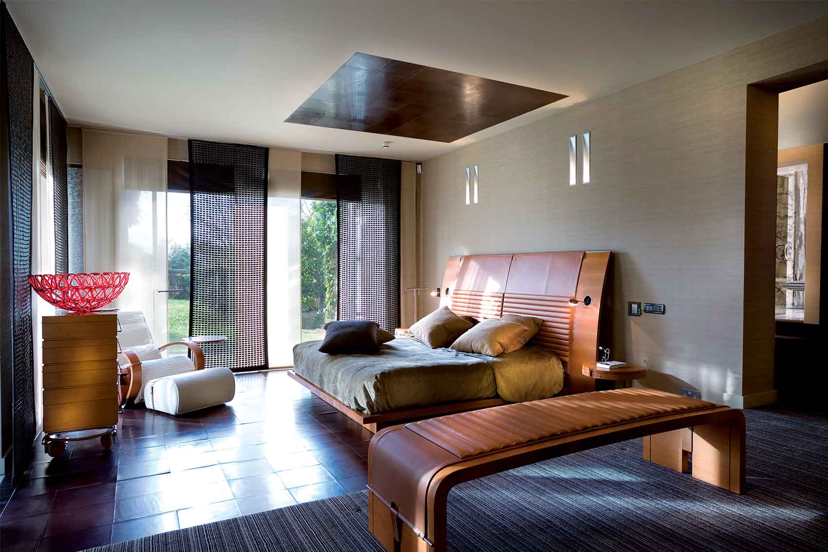 Highgate House: Luxury 90's Home Revamped by René Dekker