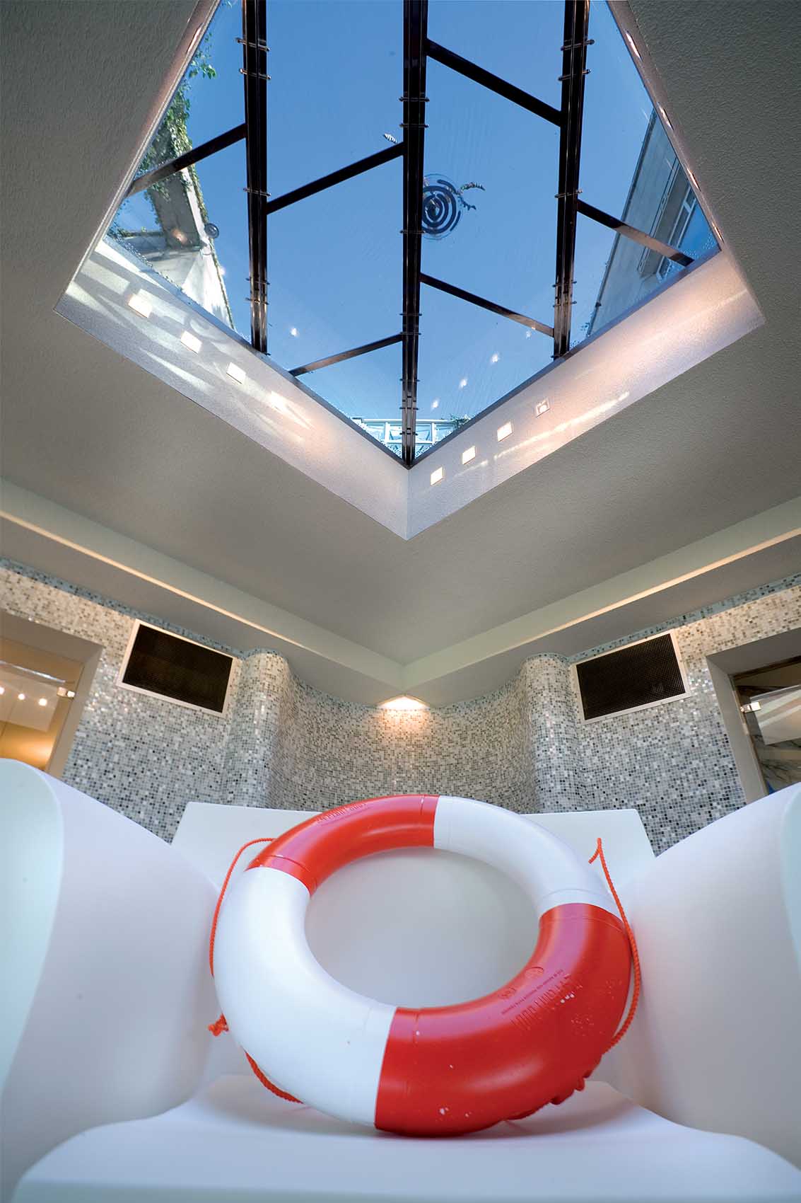 Highgate House: Luxury 90's Home Revamped by René Dekker