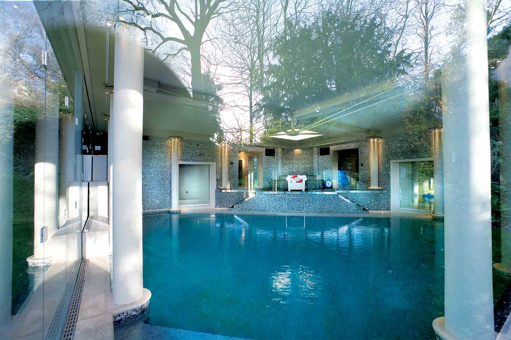 Highgate House: Luxury 90's Home Revamped by René Dekker